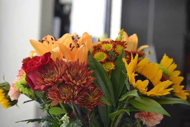 WAYS TO DECORATE YOUR HOME WITH FLOWERS - heyday magazine